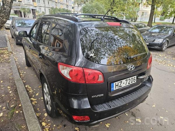 Grey Hyundai Santa Fe 2006 in Riga, with an engine capacity of 2.20 L and mileage of 299 thousand km for 1500 €, photo 4 on AUTOMOTO.COM.LV
