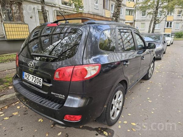 Grey Hyundai Santa Fe 2006 in Riga, with an engine capacity of 2.20 L and mileage of 299 thousand km for 1500 €, photo 5 on AUTOMOTO.COM.LV