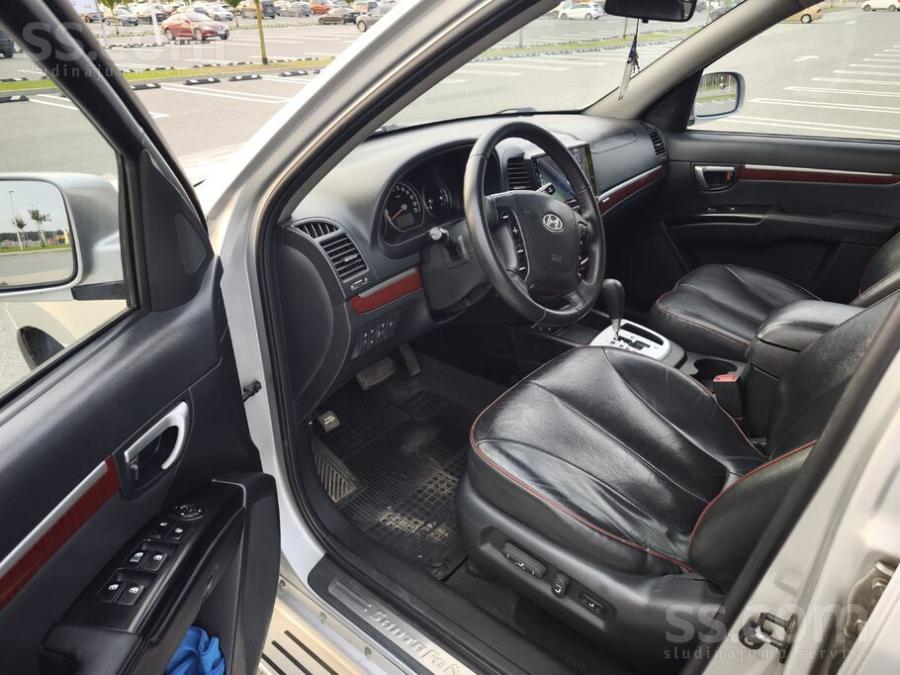 Grey Hyundai Santa Fe 2006 in Riga, with an engine capacity of 2.20 L and mileage of 280 thousand km for 3500 €, photo 9 on AUTOMOTO.COM.LV