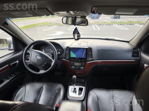 Grey Hyundai Santa Fe 2006 in Riga, with an engine capacity of 2.20 L and mileage of 280 thousand km for 3500 €, photo 15 on AUTOMOTO.COM.LV