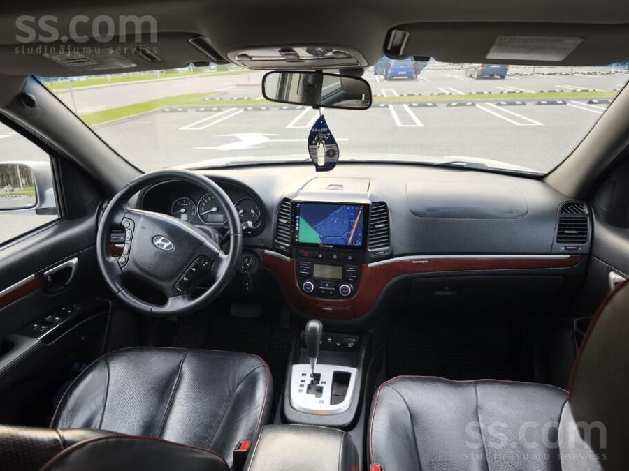 Grey Hyundai Santa Fe 2006 in Riga, with an engine capacity of 2.20 L and mileage of 280 thousand km for 3500 €, photo 15 on AUTOMOTO.COM.LV
