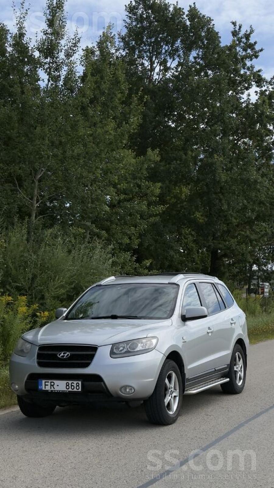 Grey Hyundai Santa Fe 2006 in Riga, with an engine capacity of 2.20 L and mileage of 275 thousand km for 2800 €, photo 1 on AUTOMOTO.COM.LV