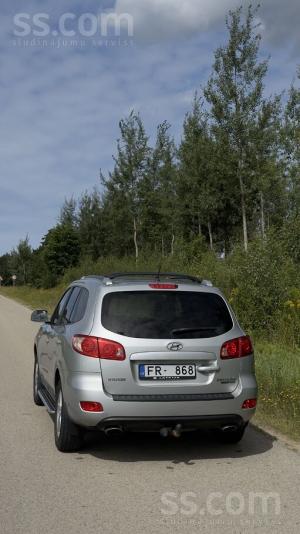 Grey Hyundai Santa Fe 2006 in Riga, with an engine capacity of 2.20 L and mileage of 275 thousand km for 2800 €, photo 4 on AUTOMOTO.COM.LV