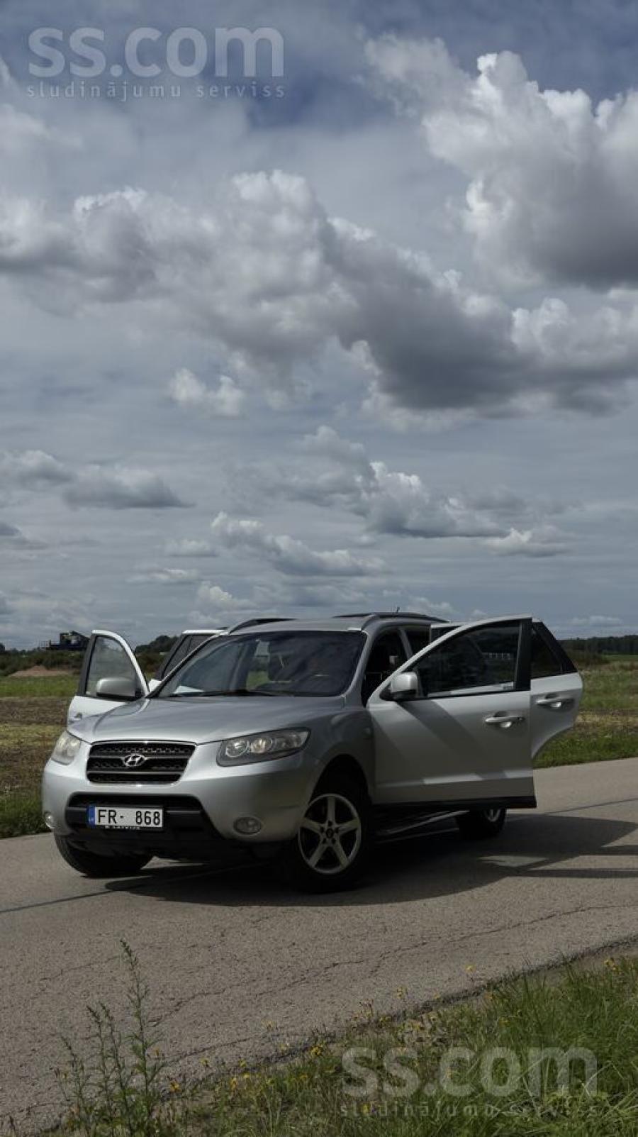 Grey Hyundai Santa Fe 2006 in Riga, with an engine capacity of 2.20 L and mileage of 275 thousand km for 2800 €, photo 7 on AUTOMOTO.COM.LV