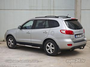 Grey Hyundai Santa Fe 2006 in Tallinn, with an engine capacity of 2.20 L and mileage of 228 thousand km for 3500 €, photo 6 on AUTOMOTO.COM.LV