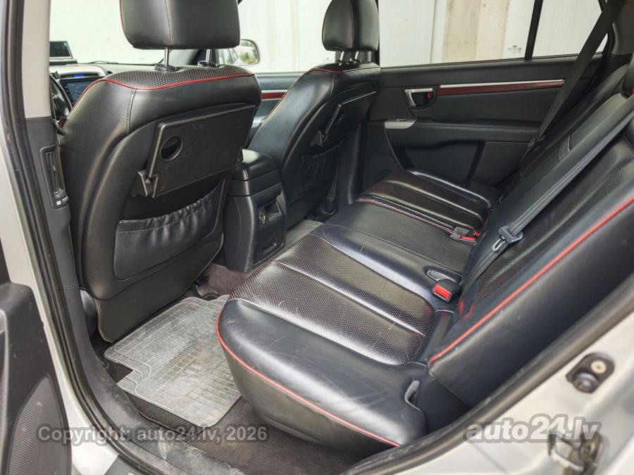 Grey Hyundai Santa Fe 2006 in Tallinn, with an engine capacity of 2.20 L and mileage of 228 thousand km for 3500 €, photo 10 on AUTOMOTO.COM.LV