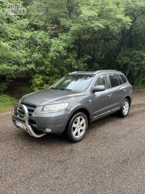 Grey Hyundai Santa Fe 2006 in Vilnius, with an engine capacity of 2.20 L and mileage of 280 thousand km for 2100 €, photo  on AUTOMOTO.COM.LV