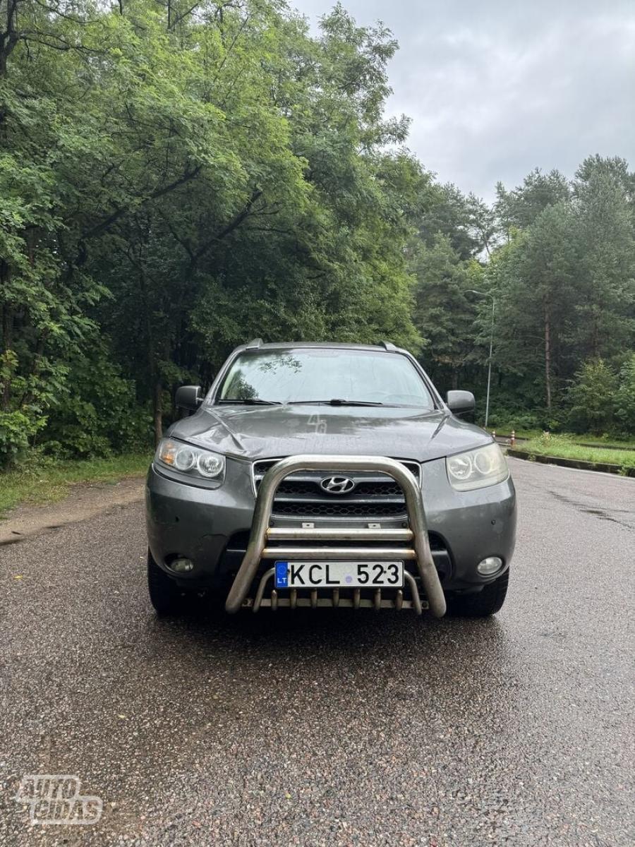 Grey Hyundai Santa Fe 2006 in Vilnius, with an engine capacity of 2.20 L and mileage of 280 thousand km for 2100 €, photo 3 on AUTOMOTO.COM.LV