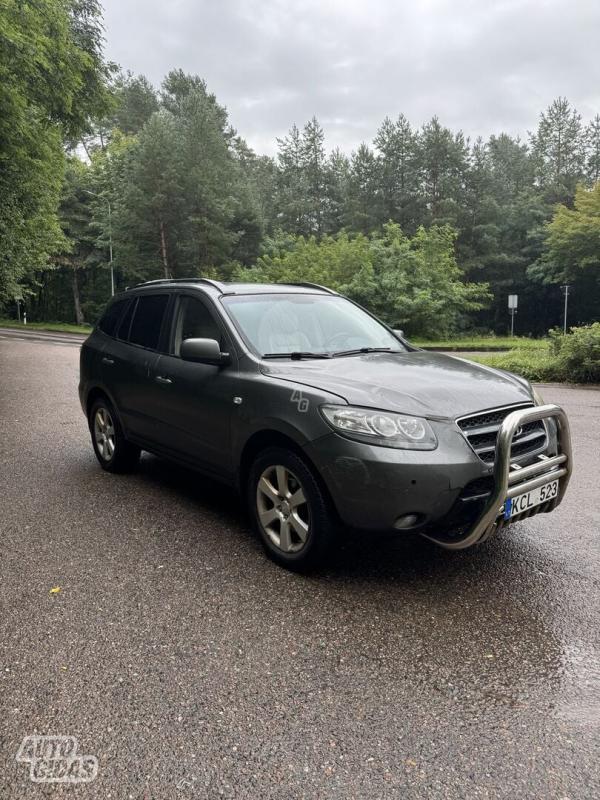 Grey Hyundai Santa Fe 2006 in Vilnius, with an engine capacity of 2.20 L and mileage of 280 thousand km for 2100 €, photo 3 on AUTOMOTO.COM.LV