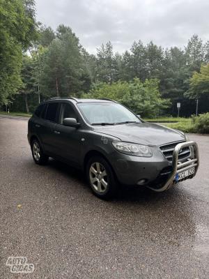 Grey Hyundai Santa Fe 2006 in Vilnius, with an engine capacity of 2.20 L and mileage of 280 thousand km for 2100 €, photo 4 on AUTOMOTO.COM.LV