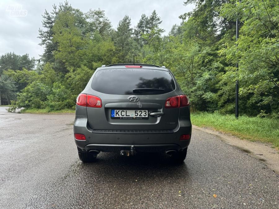 Grey Hyundai Santa Fe 2006 in Vilnius, with an engine capacity of 2.20 L and mileage of 280 thousand km for 2100 €, photo 5 on AUTOMOTO.COM.LV