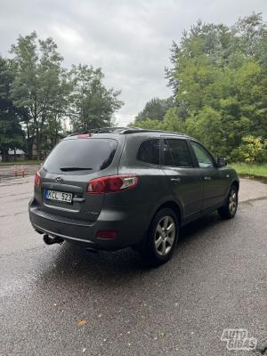 Grey Hyundai Santa Fe 2006 in Vilnius, with an engine capacity of 2.20 L and mileage of 280 thousand km for 2100 €, photo 6 on AUTOMOTO.COM.LV