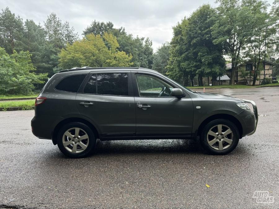 Grey Hyundai Santa Fe 2006 in Vilnius, with an engine capacity of 2.20 L and mileage of 280 thousand km for 2100 €, photo 7 on AUTOMOTO.COM.LV