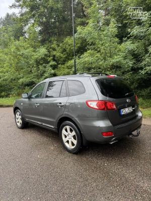 Grey Hyundai Santa Fe 2006 in Vilnius, with an engine capacity of 2.20 L and mileage of 280 thousand km for 2100 €, photo 8 on AUTOMOTO.COM.LV