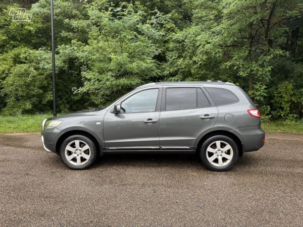 Grey Hyundai Santa Fe 2006 in Vilnius, with an engine capacity of 2.20 L and mileage of 280 thousand km for 2100 €, photo 9 on AUTOMOTO.COM.LV