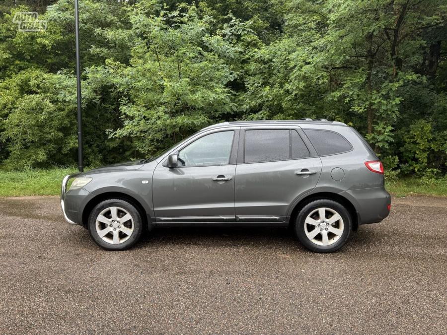 Grey Hyundai Santa Fe 2006 in Vilnius, with an engine capacity of 2.20 L and mileage of 280 thousand km for 2100 €, photo 10 on AUTOMOTO.COM.LV