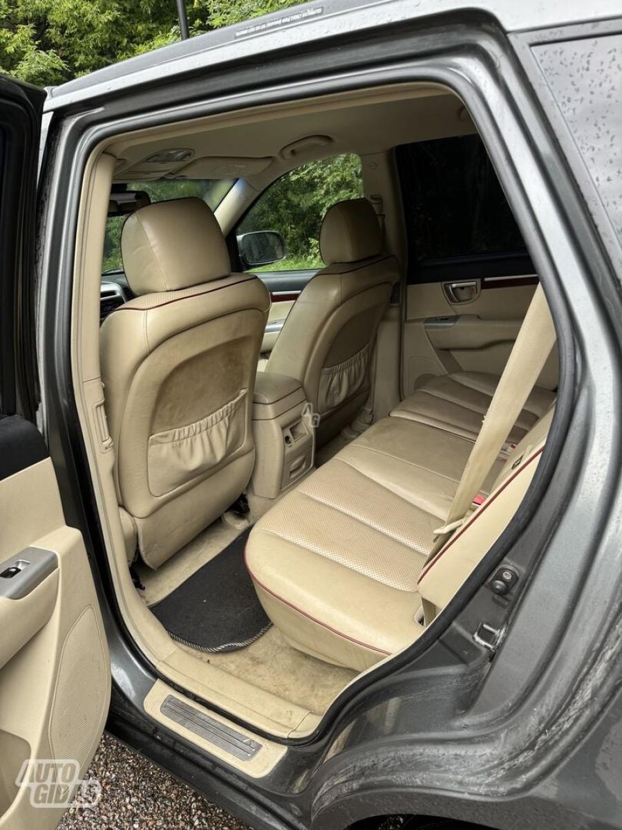 Grey Hyundai Santa Fe 2006 in Vilnius, with an engine capacity of 2.20 L and mileage of 280 thousand km for 2100 €, photo 12 on AUTOMOTO.COM.LV