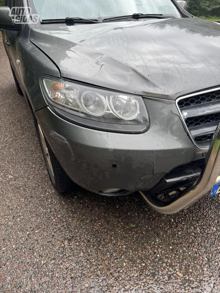 Grey Hyundai Santa Fe 2006 in Vilnius, with an engine capacity of 2.20 L and mileage of 280 thousand km for 2100 €, photo 15 on AUTOMOTO.COM.LV