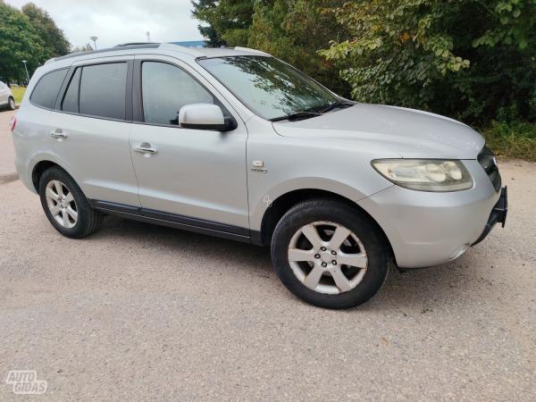 Hyundai Santa Fe 2006 Utena vietnē Pelēks Hyundai Santa Fe 2006 Utena, ar dzinēja tilpumu 2.20 L un nobraukumu 334 tūkst. km par 2500 €, foto 5 vietnē AUTOMOTO.COM.LV