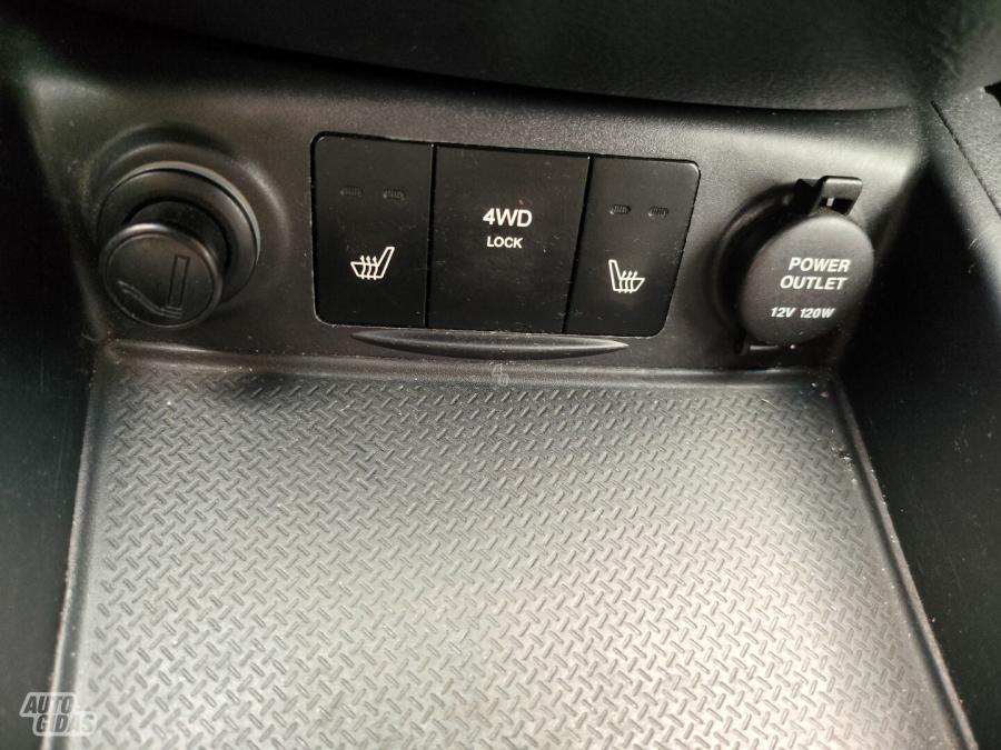 Grey Hyundai Santa Fe 2006 in Utena, with an engine capacity of 2.20 L and mileage of 334 thousand km for 2500 €, photo 17 on AUTOMOTO.COM.LV