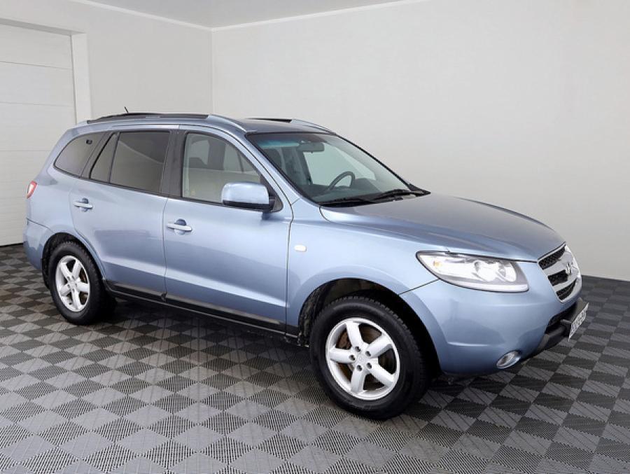 Grey Hyundai Santa Fe 2006 in Tallinn, with an engine capacity of 2.20 L and mileage of 359 thousand km for 1899 €, photo 1 on AUTOMOTO.COM.LV