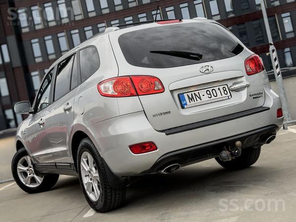 Grey Hyundai Santa Fe 2006 in Riga, with an engine capacity of 2.20 L and mileage of 289 thousand km for 2750 €, photo 4 on AUTOMOTO.COM.LV