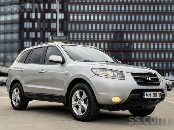 Grey Hyundai Santa Fe 2006 in Riga, with an engine capacity of 2.20 L and mileage of 289 thousand km for 2750 €, photo 8 on AUTOMOTO.COM.LV