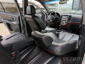 Pelēks Hyundai Santa Fe 2006 Rīga, ar dzinēja tilpumu 2.20 L un nobraukumu 289 tūkst. km par 2750 €, foto 10 vietnē AUTOMOTO.COM.LV
