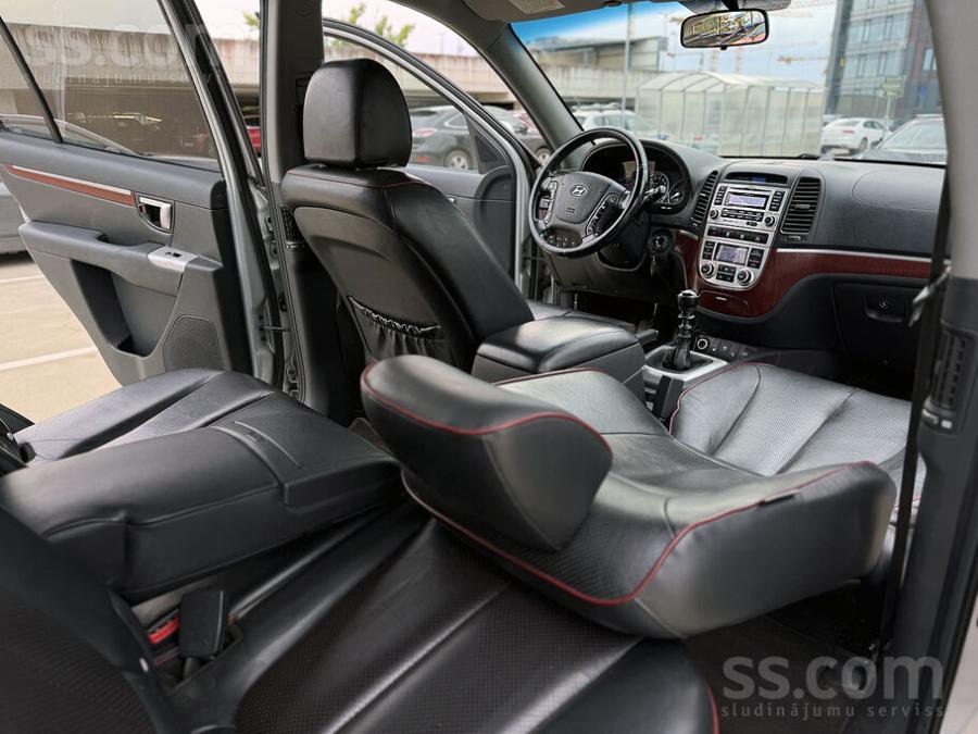 Pelēks Hyundai Santa Fe 2006 Rīga, ar dzinēja tilpumu 2.20 L un nobraukumu 289 tūkst. km par 2750 €, foto 10 vietnē AUTOMOTO.COM.LV