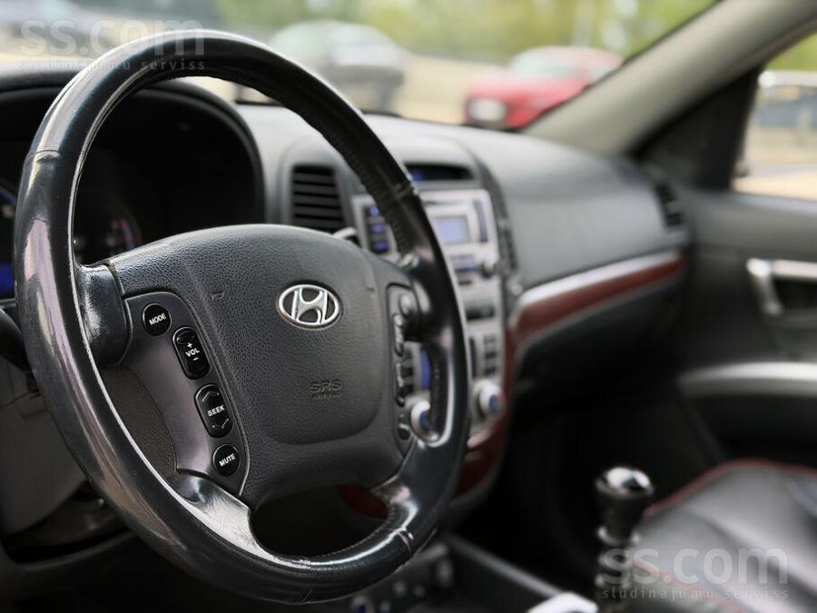Pelēks Hyundai Santa Fe 2006 Rīga, ar dzinēja tilpumu 2.20 L un nobraukumu 289 tūkst. km par 2750 €, foto 19 vietnē AUTOMOTO.COM.LV