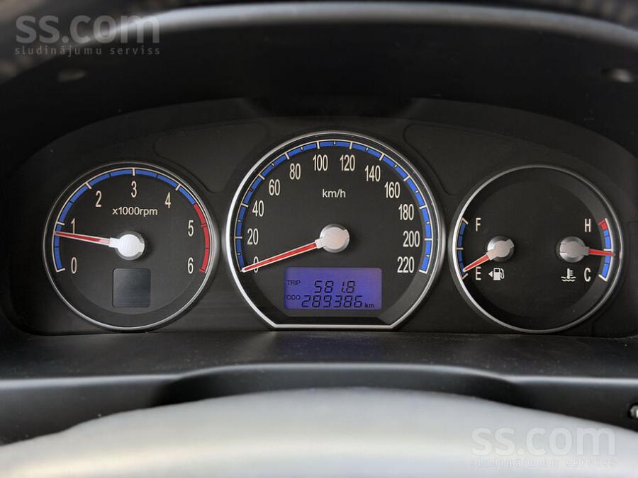 Pelēks Hyundai Santa Fe 2006 Rīga, ar dzinēja tilpumu 2.20 L un nobraukumu 289 tūkst. km par 2750 €, foto 21 vietnē AUTOMOTO.COM.LV
