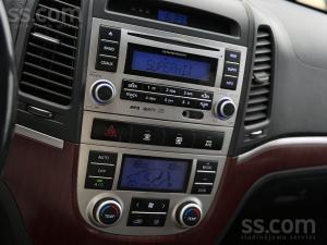 Pelēks Hyundai Santa Fe 2006 Rīga, ar dzinēja tilpumu 2.20 L un nobraukumu 289 tūkst. km par 2750 €, foto 22 vietnē AUTOMOTO.COM.LV