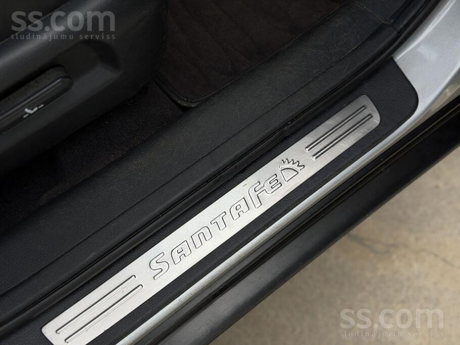 Pelēks Hyundai Santa Fe 2006 Rīga, ar dzinēja tilpumu 2.20 L un nobraukumu 289 tūkst. km par 2750 €, foto 24 vietnē AUTOMOTO.COM.LV