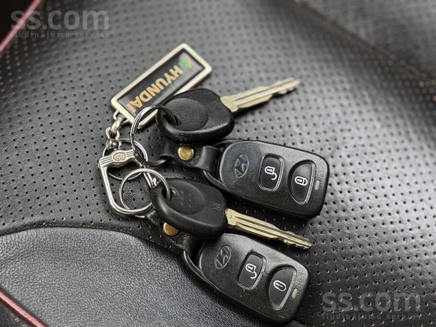 Pelēks Hyundai Santa Fe 2006 Rīga, ar dzinēja tilpumu 2.20 L un nobraukumu 289 tūkst. km par 2750 €, foto 25 vietnē AUTOMOTO.COM.LV