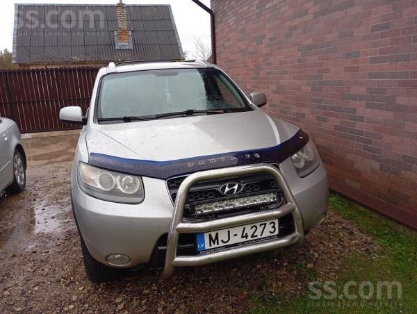 Grey Hyundai Santa Fe 2006 in Rezekne, with an engine capacity of 2.70 L and mileage of 387 thousand km for 3000 €, photo 3 on AUTOMOTO.COM.LV