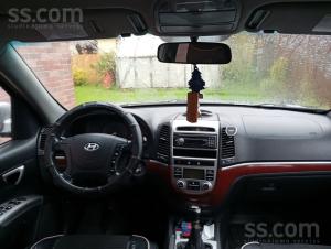 Pelēks Hyundai Santa Fe 2006 Rēzekne, ar dzinēja tilpumu 2.70 L un nobraukumu 387 tūkst. km par 2600 €, foto 4 vietnē AUTOMOTO.COM.LV