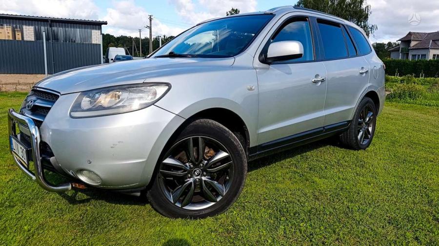 Grey Hyundai Santa Fe 2006 in Taurage, with an engine capacity of 2.20 L and mileage of 354 thousand km for 3000 €, photo 3 on AUTOMOTO.COM.LV
