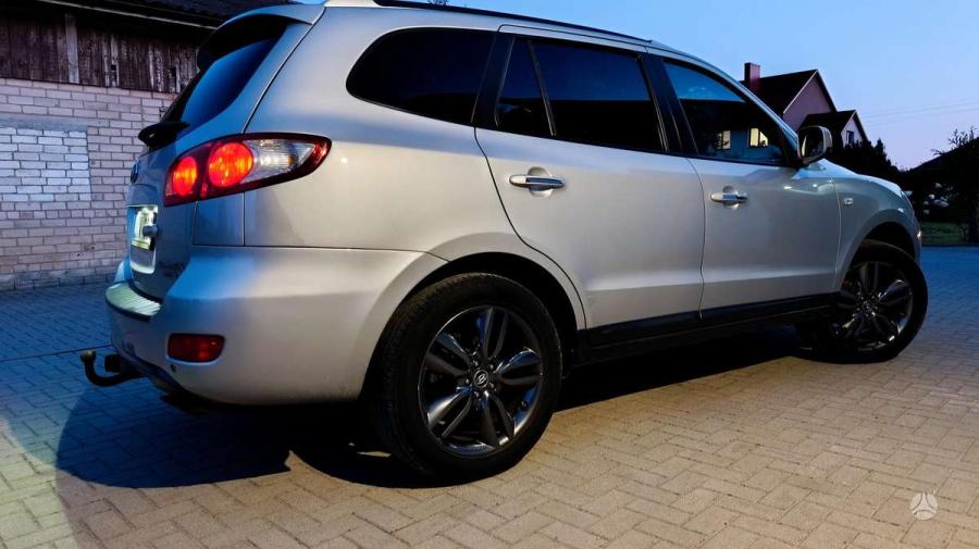 Grey Hyundai Santa Fe 2006 in Taurage, with an engine capacity of 2.20 L and mileage of 354 thousand km for 3000 €, photo 18 on AUTOMOTO.COM.LV
