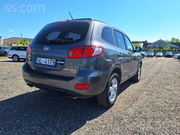 Pelēks Hyundai Santa Fe 2006 Daugavpils, ar dzinēja tilpumu 2.20 L un nobraukumu 0 tūkst. km par 5900 €, foto 8 vietnē AUTOMOTO.COM.LV