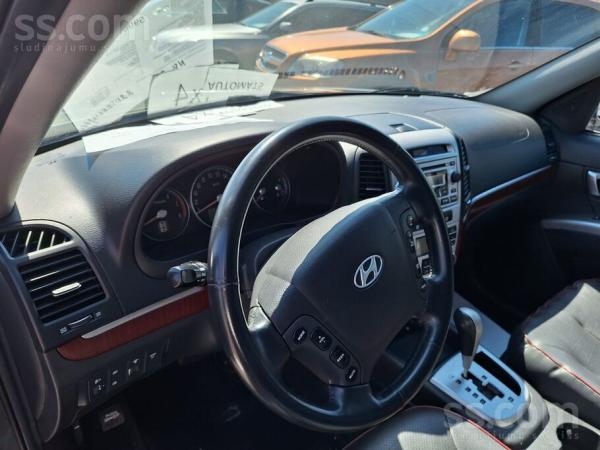 Pelēks Hyundai Santa Fe 2006 Daugavpils, ar dzinēja tilpumu 2.20 L un nobraukumu 0 tūkst. km par 5900 €, foto 11 vietnē AUTOMOTO.COM.LV