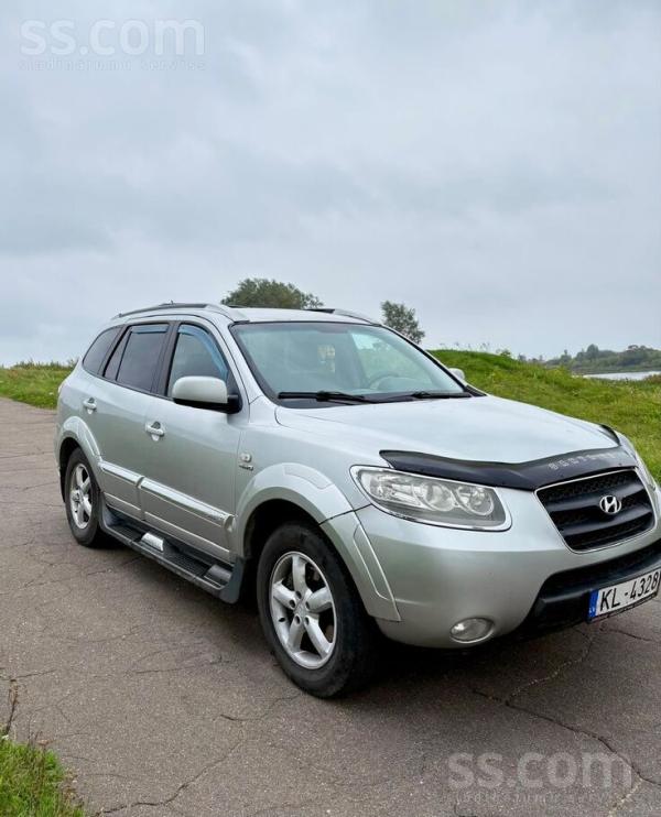 Pelēks Hyundai Santa Fe 2006 Daugavpils, ar dzinēja tilpumu 2.20 L un nobraukumu 357 tūkst. km par 3000 €, foto 1 vietnē AUTOMOTO.COM.LV
