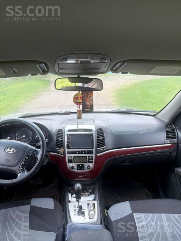 Pelēks Hyundai Santa Fe 2006 Daugavpils, ar dzinēja tilpumu 2.20 L un nobraukumu 357 tūkst. km par 3000 €, foto 8 vietnē AUTOMOTO.COM.LV