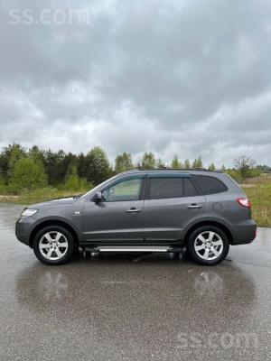 Pelēks Hyundai Santa Fe 2007 Ogre, ar dzinēja tilpumu 2.20 L un nobraukumu 297 tūkst. km par 1800 €, foto 3 vietnē AUTOMOTO.COM.LV