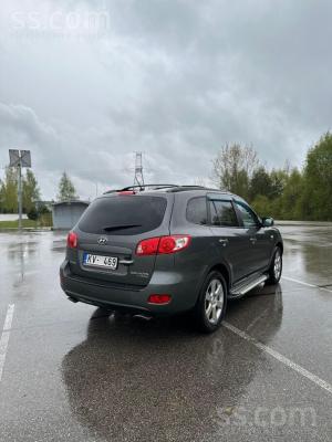 Pelēks Hyundai Santa Fe 2007 Ogre, ar dzinēja tilpumu 2.20 L un nobraukumu 297 tūkst. km par 1800 €, foto 6 vietnē AUTOMOTO.COM.LV
