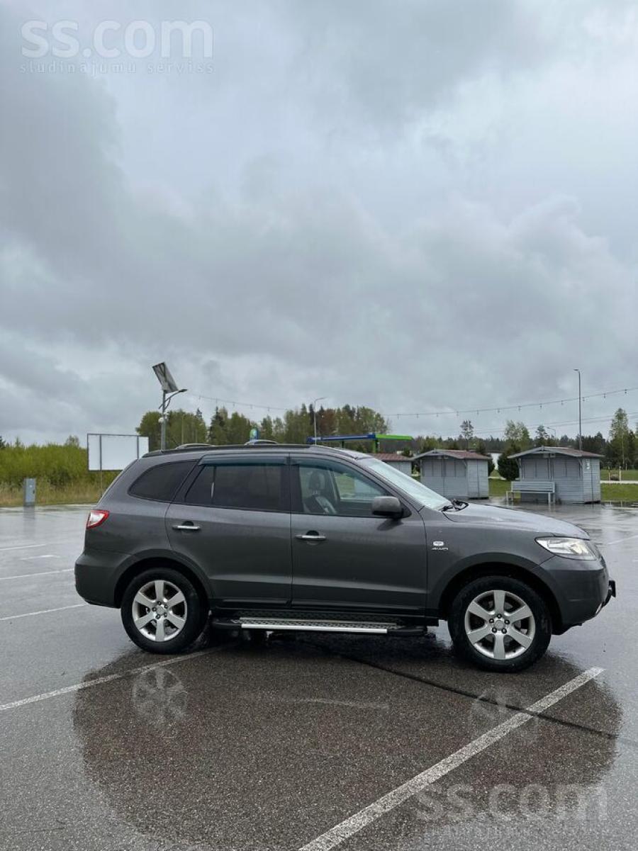 Pelēks Hyundai Santa Fe 2007 Ogre, ar dzinēja tilpumu 2.20 L un nobraukumu 297 tūkst. km par 1800 €, foto 7 vietnē AUTOMOTO.COM.LV
