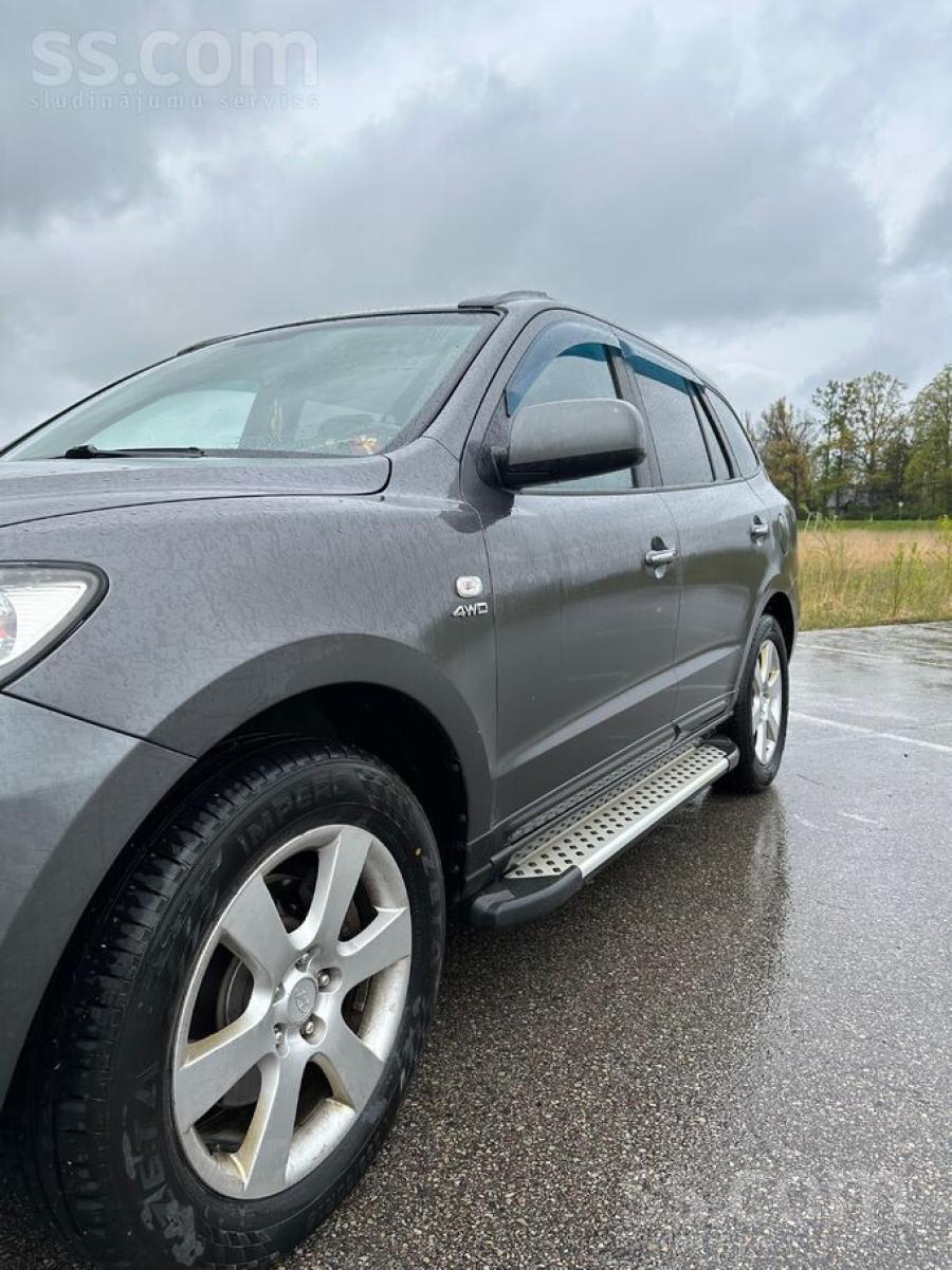 Pelēks Hyundai Santa Fe 2007 Ogre, ar dzinēja tilpumu 2.20 L un nobraukumu 297 tūkst. km par 1800 €, foto 9 vietnē AUTOMOTO.COM.LV