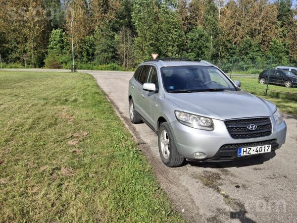 Grey Hyundai Santa Fe 2007 in Riga, with an engine capacity of 2.20 L and mileage of 337 thousand km for 2950 €, photo 2 on AUTOMOTO.COM.LV