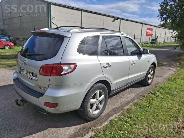 Grey Hyundai Santa Fe 2007 in Riga, with an engine capacity of 2.20 L and mileage of 337 thousand km for 2950 €, photo 3 on AUTOMOTO.COM.LV