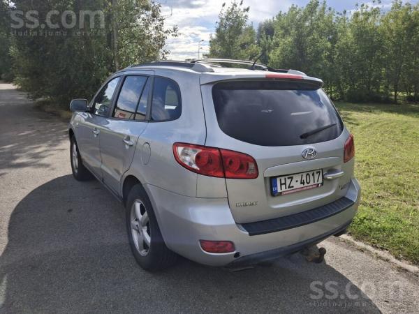 Grey Hyundai Santa Fe 2007 in Riga, with an engine capacity of 2.20 L and mileage of 337 thousand km for 2950 €, photo 4 on AUTOMOTO.COM.LV