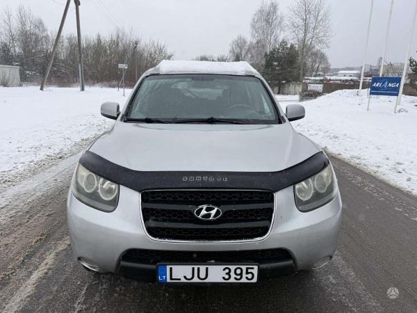 Grey Hyundai Santa Fe 2007 in Vilnius, with an engine capacity of 2.19 L and mileage of 378 thousand km for 1950 €, photo 2 on AUTOMOTO.COM.LV
